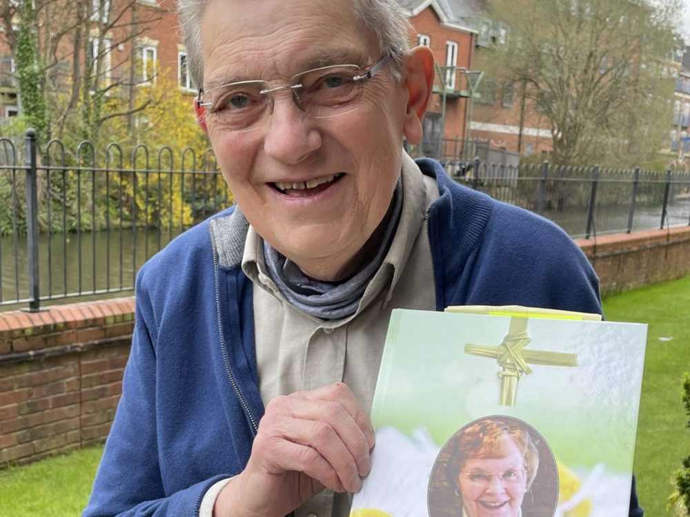 Keen walker Tom Everett and grandson to tackle the Manchester Midnight Walk! - Moya Cole Hospice